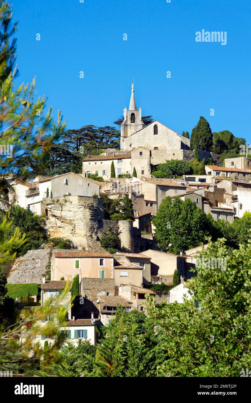 France, Vaucluse, Luberon regional nature park, Bonnieux, perched ...