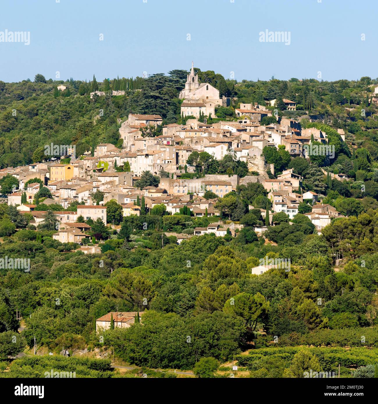 France, Vaucluse, Luberon regional nature park, Bonnieux, perched ...