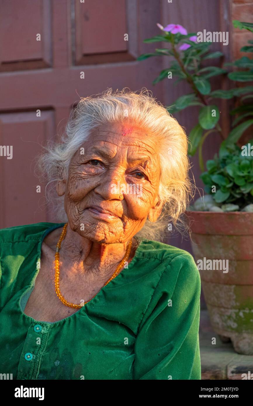 Nepal, Nuwakot, elderly woman Stock Photo - Alamy