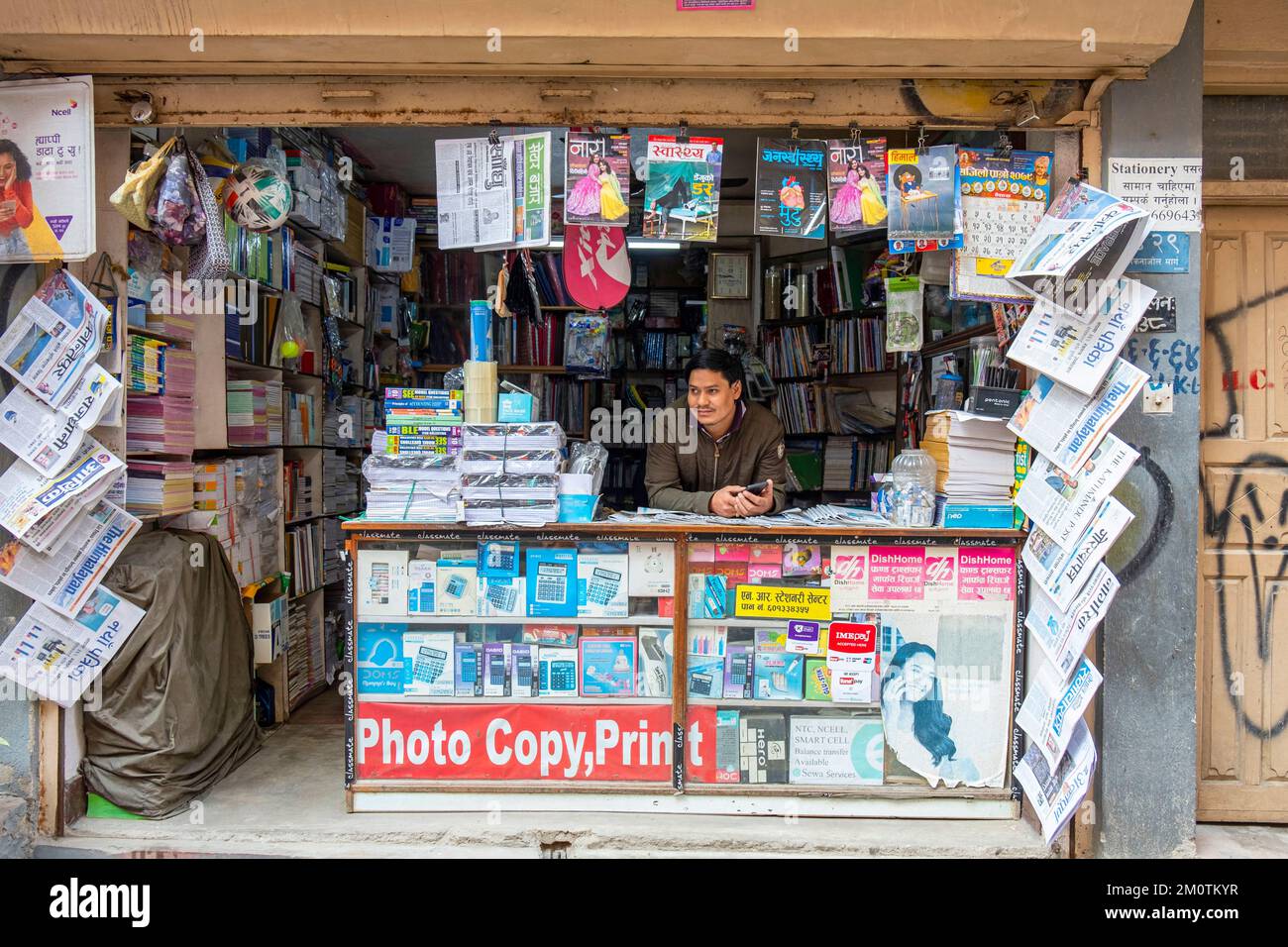 Newsstand horizontal hi-res stock photography and images - Alamy