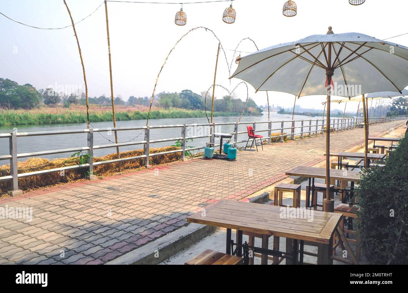 Green umbrellas outdoor seating hi-res stock photography and images - Alamy