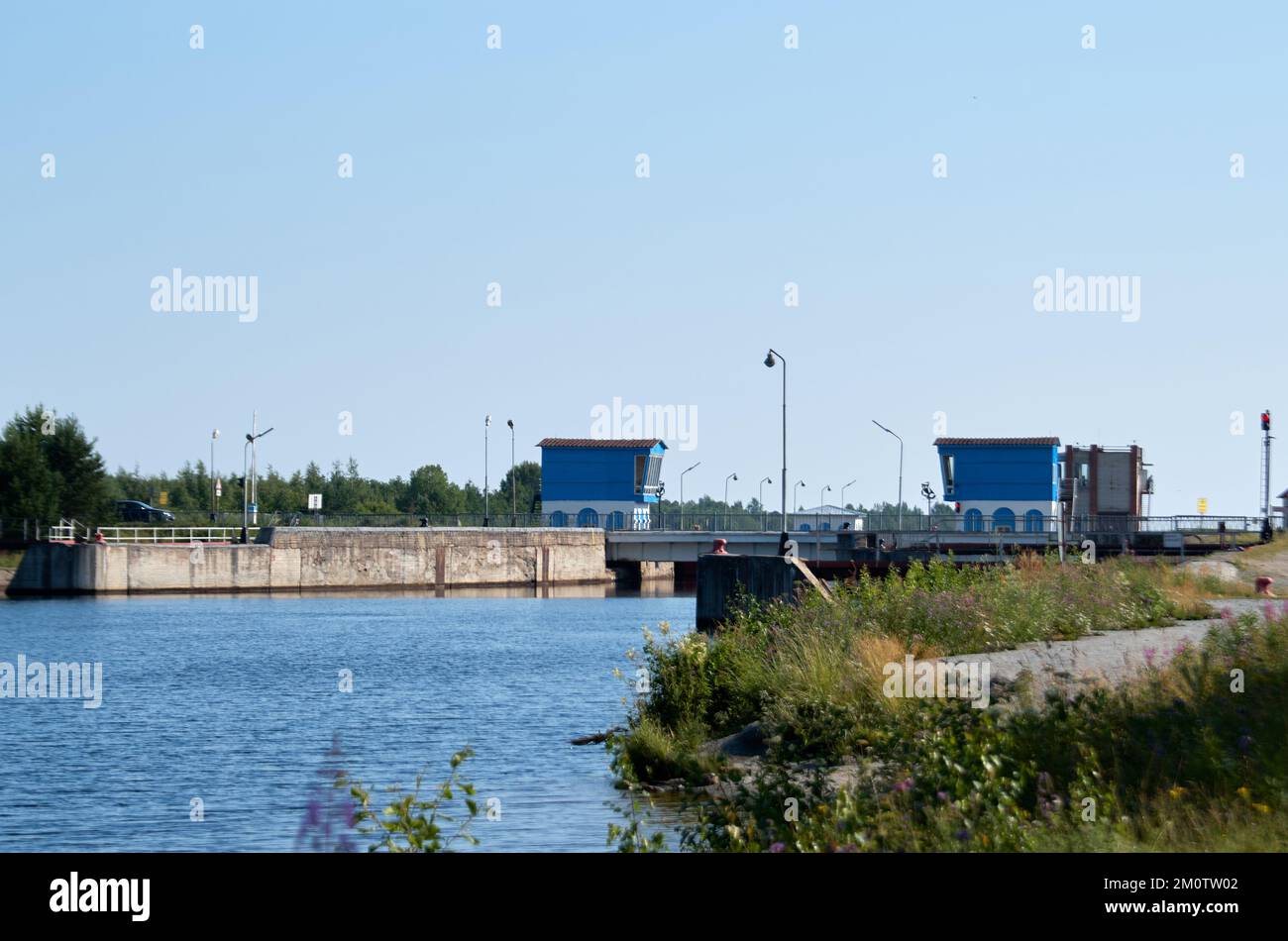 River lock entrance hi-res stock photography and images - Alamy