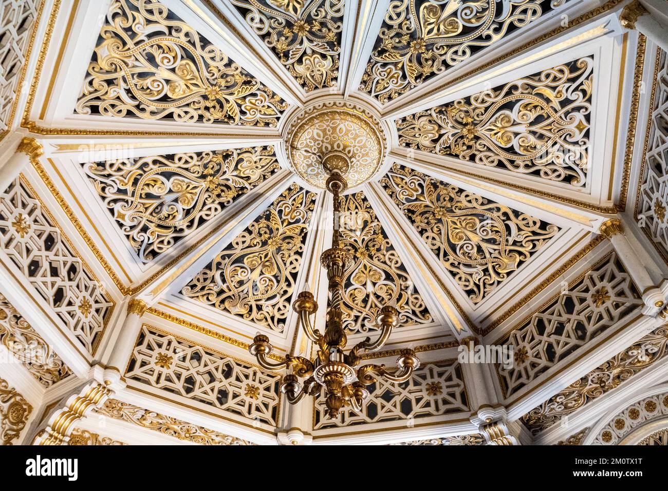 Golden octagonal room hi-res stock photography and images - Alamy