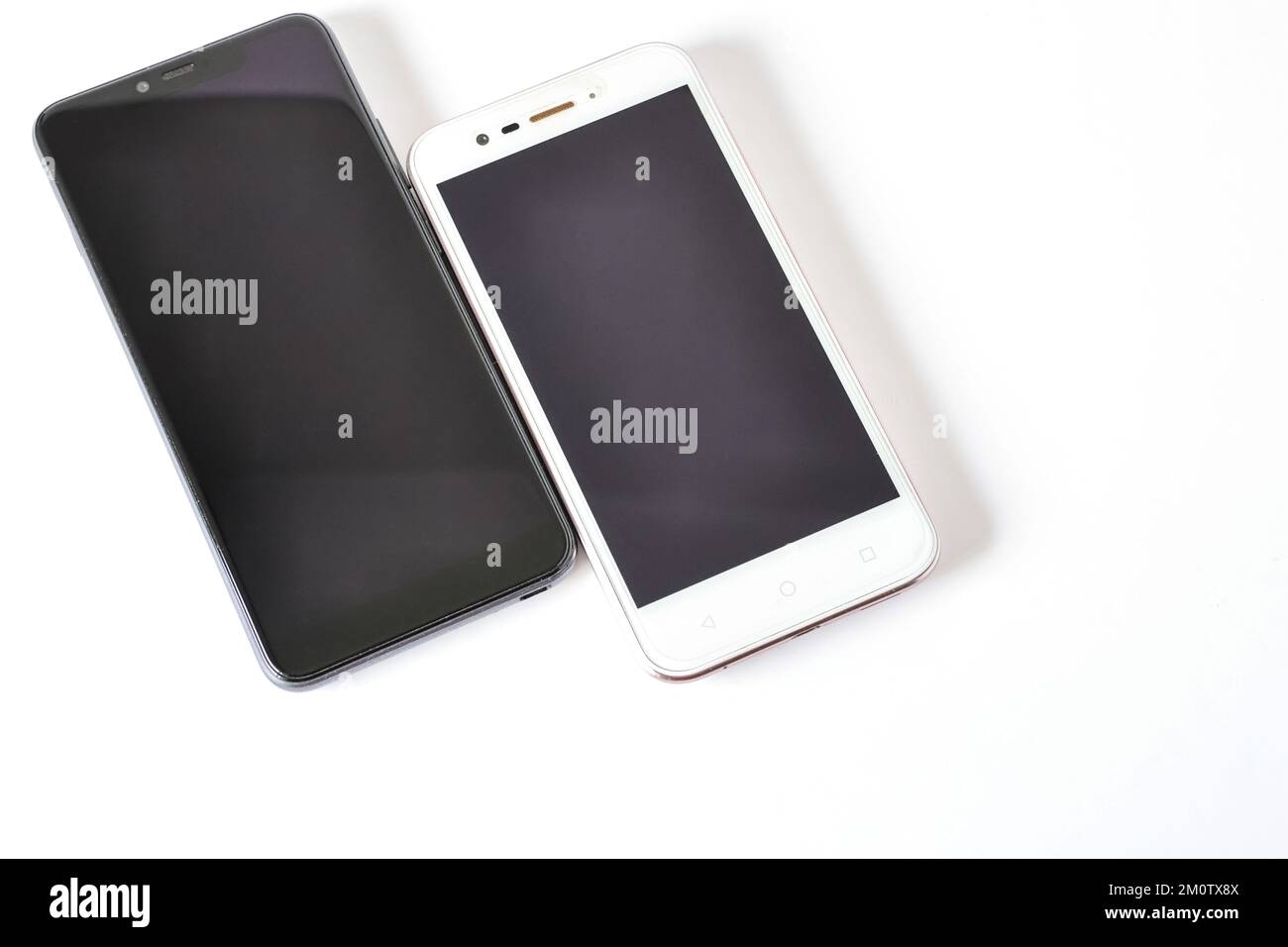 Black modern digital smartphones hi-res stock photography and images ...