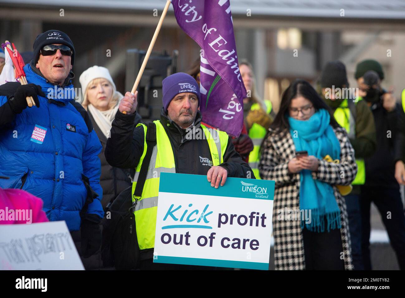 Edinburgh, UK. 8th Dec, 2022. Unison trade strike outside of the ...