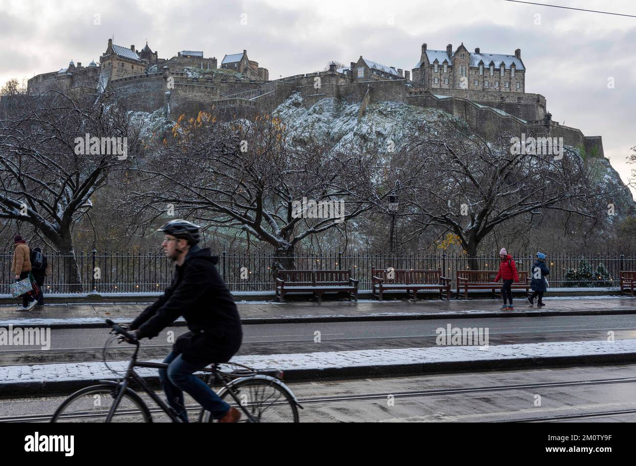 Thursday 8th of December 2022: Edinburgh, Scotland, UK. Weather. A cold ...