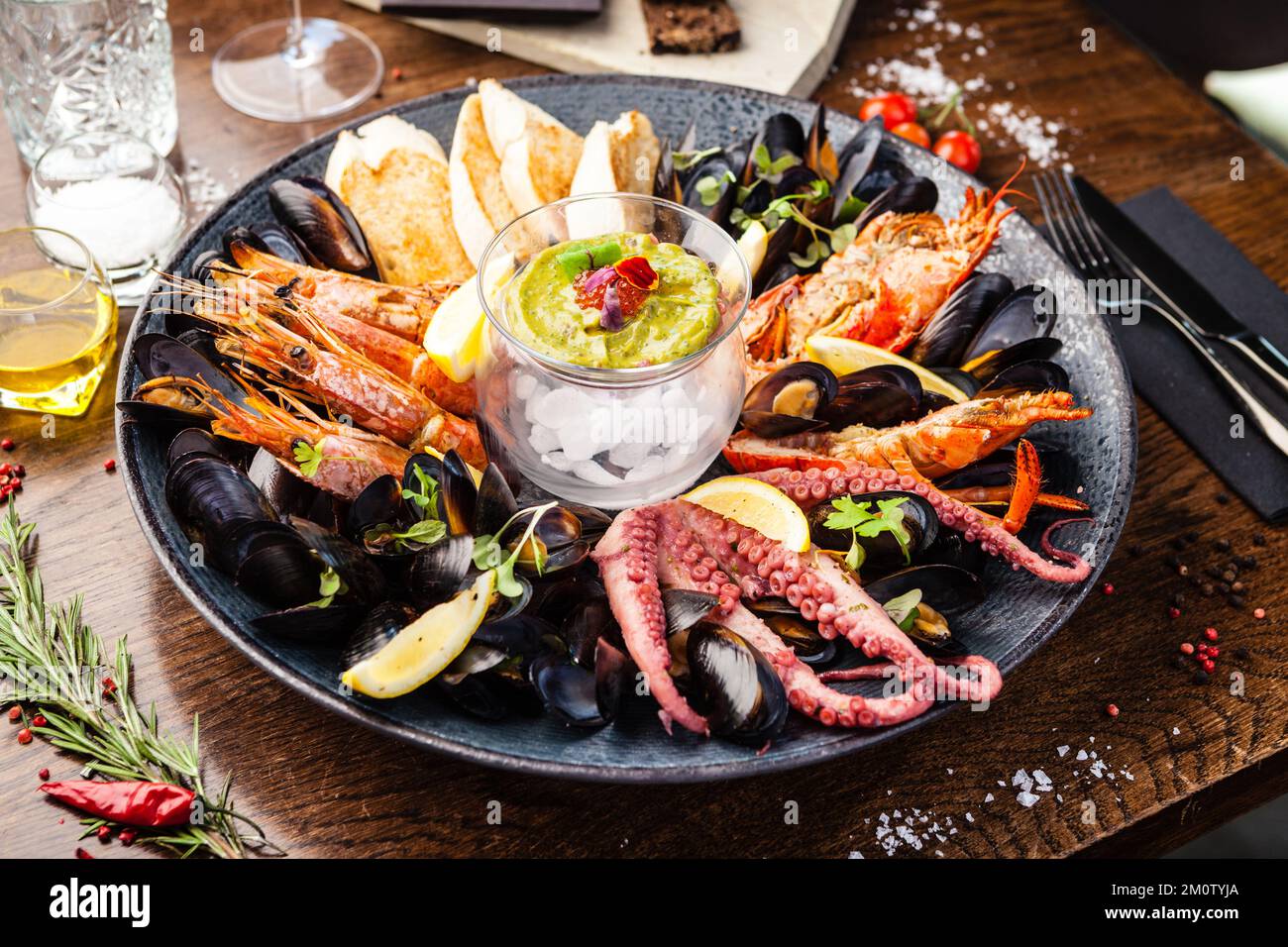 Seafood platter for 2-4 persons. Lobster, octopus, blue mussels ...