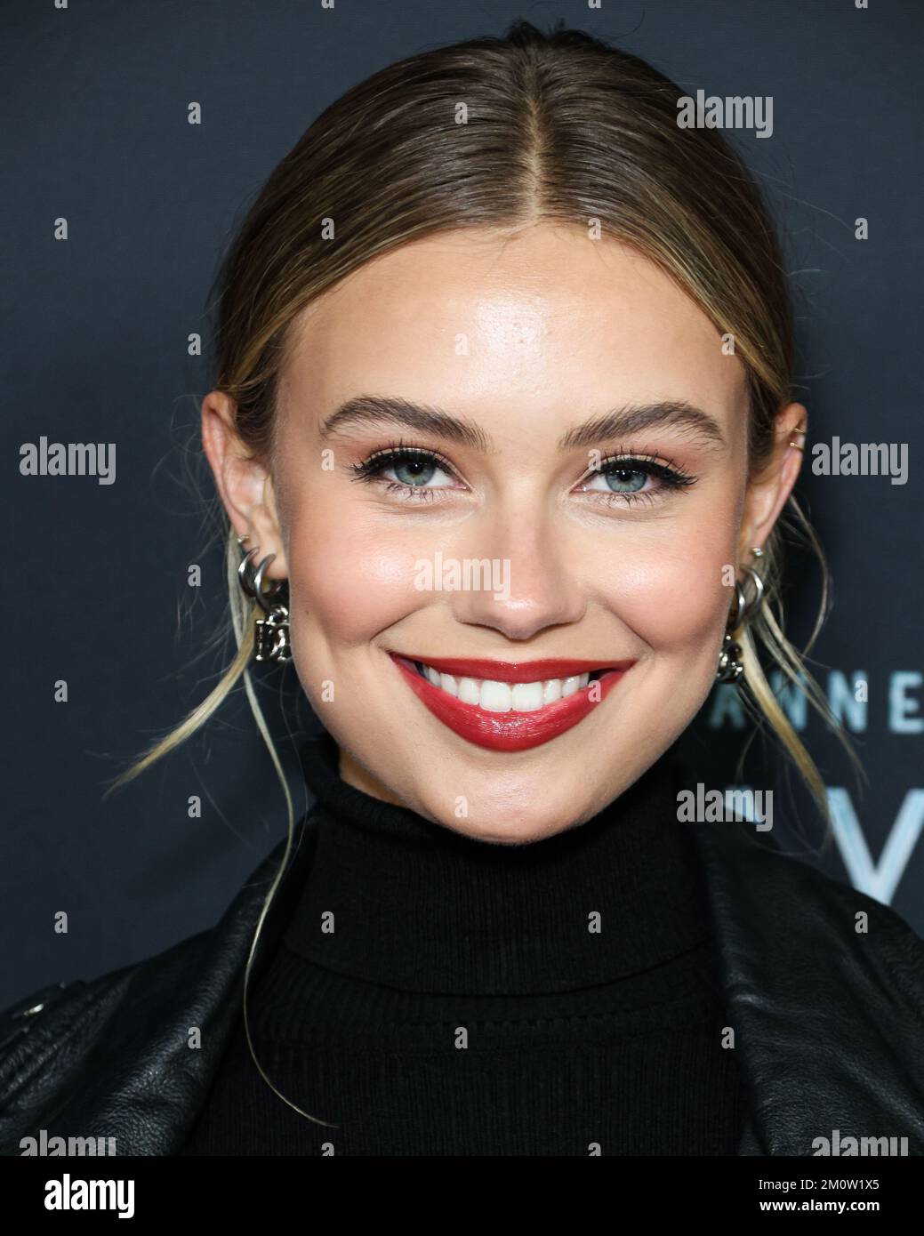 HOLLYWOOD, LOS ANGELES, CALIFORNIA, USA - DECEMBER 07: Elizabeth ...