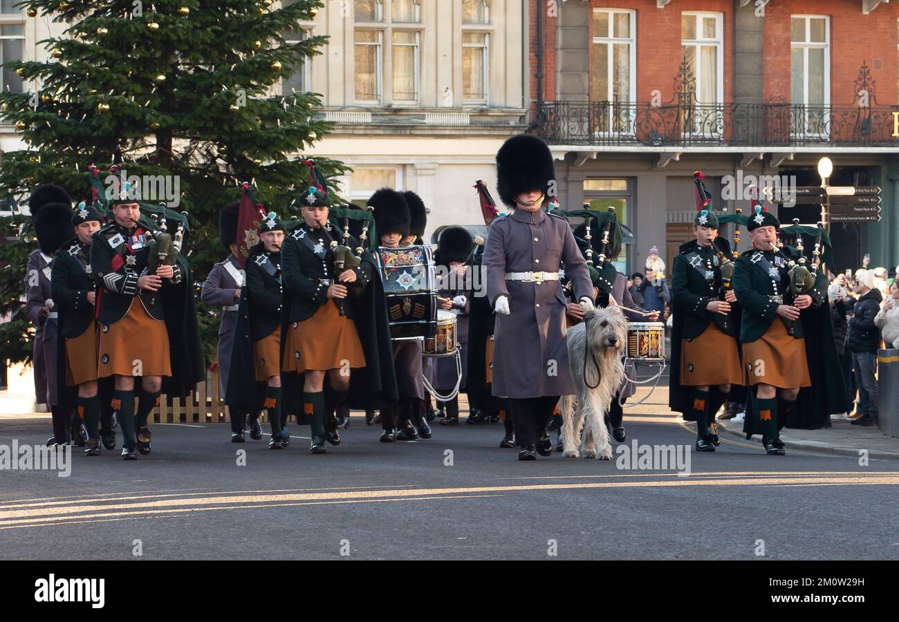 Windsor, Berkshire, UK. 8th December, 2022. It was a cold but bright sunny morning for the ...