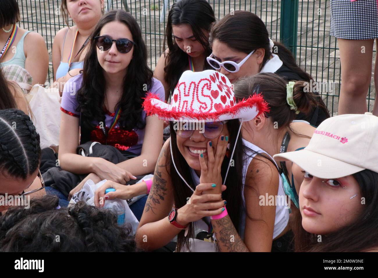 Fans de harry styles hi-res stock photography and images - Alamy