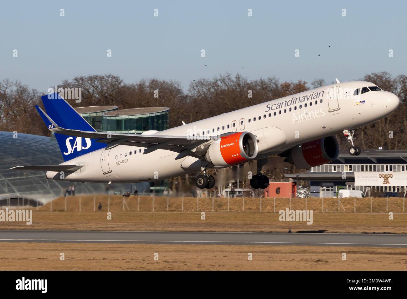 Scandinavian Airlines Airbus A320neo departing Salzburg, Austria Stock Photo - Alamy