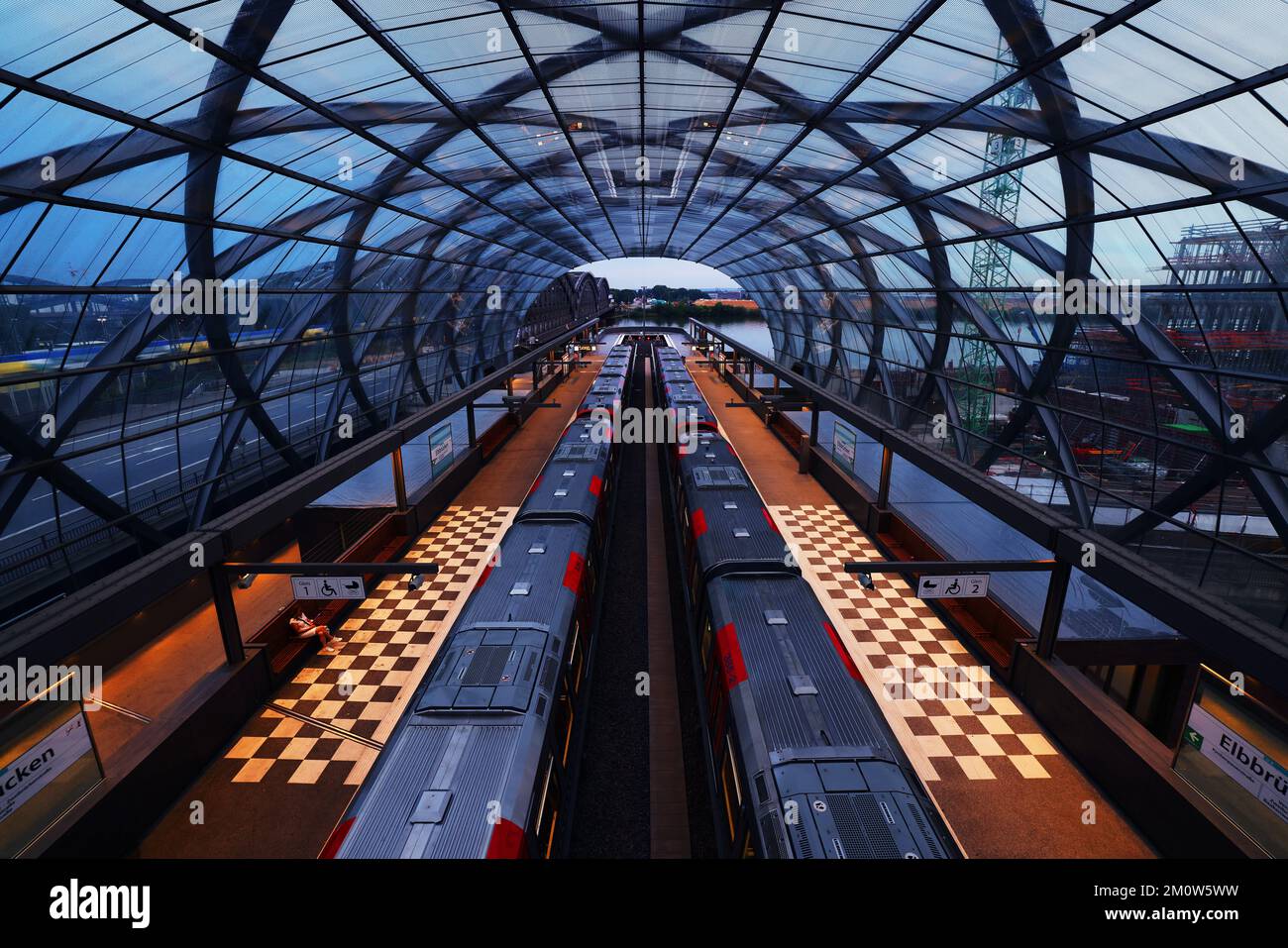 U bahn bahnsteig hi-res stock photography and images - Alamy