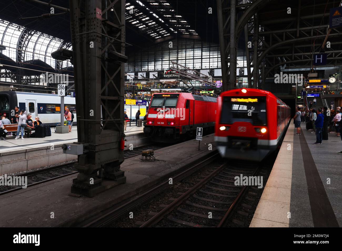 Zug, Bahnhof, Hamburg Hauptbahnhof, Der Hauptbahnhof ist die modernste ...
