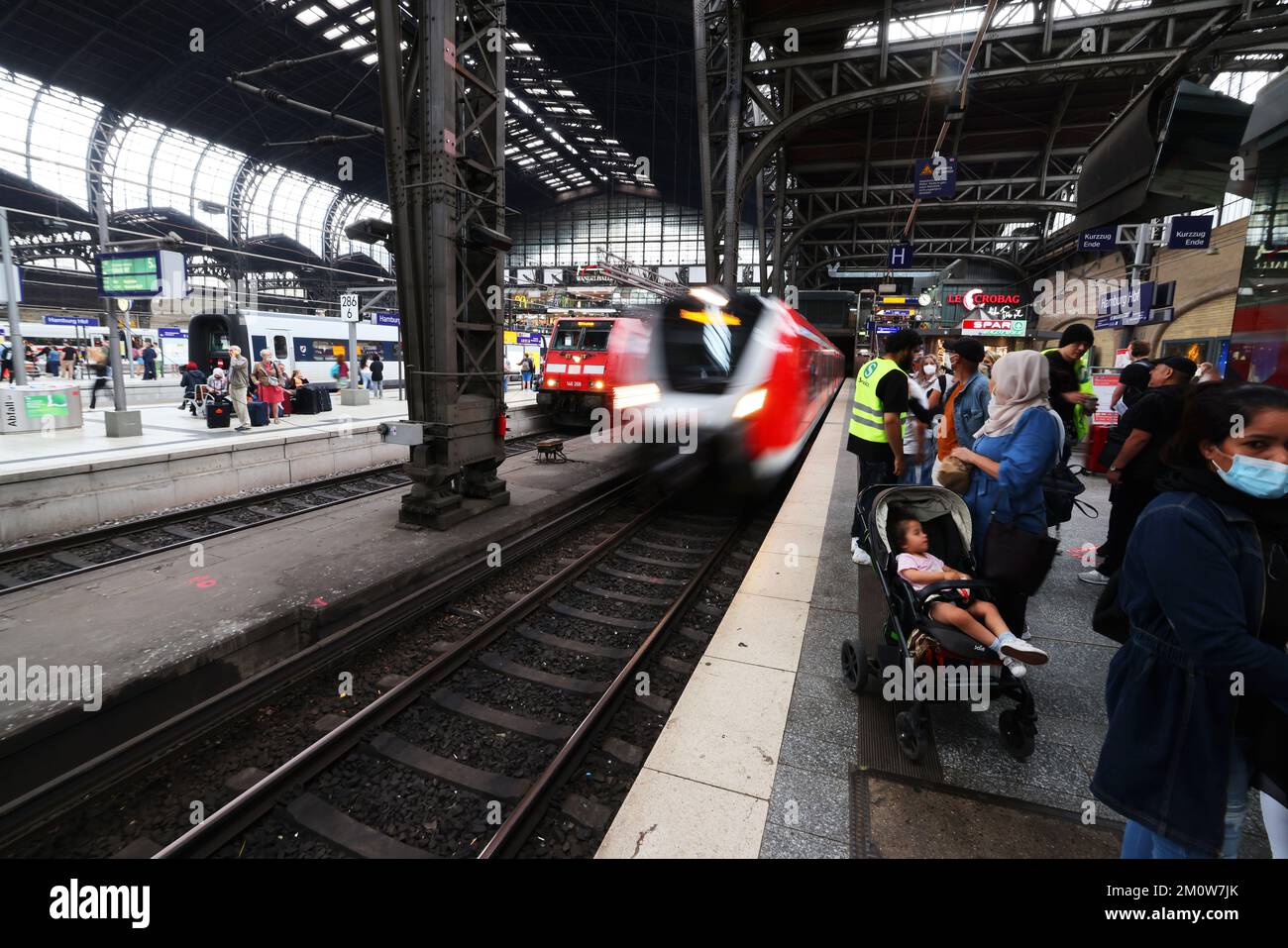 Zug, Bahnhof, Hamburg Hauptbahnhof, Der Hauptbahnhof ist die modernste ...
