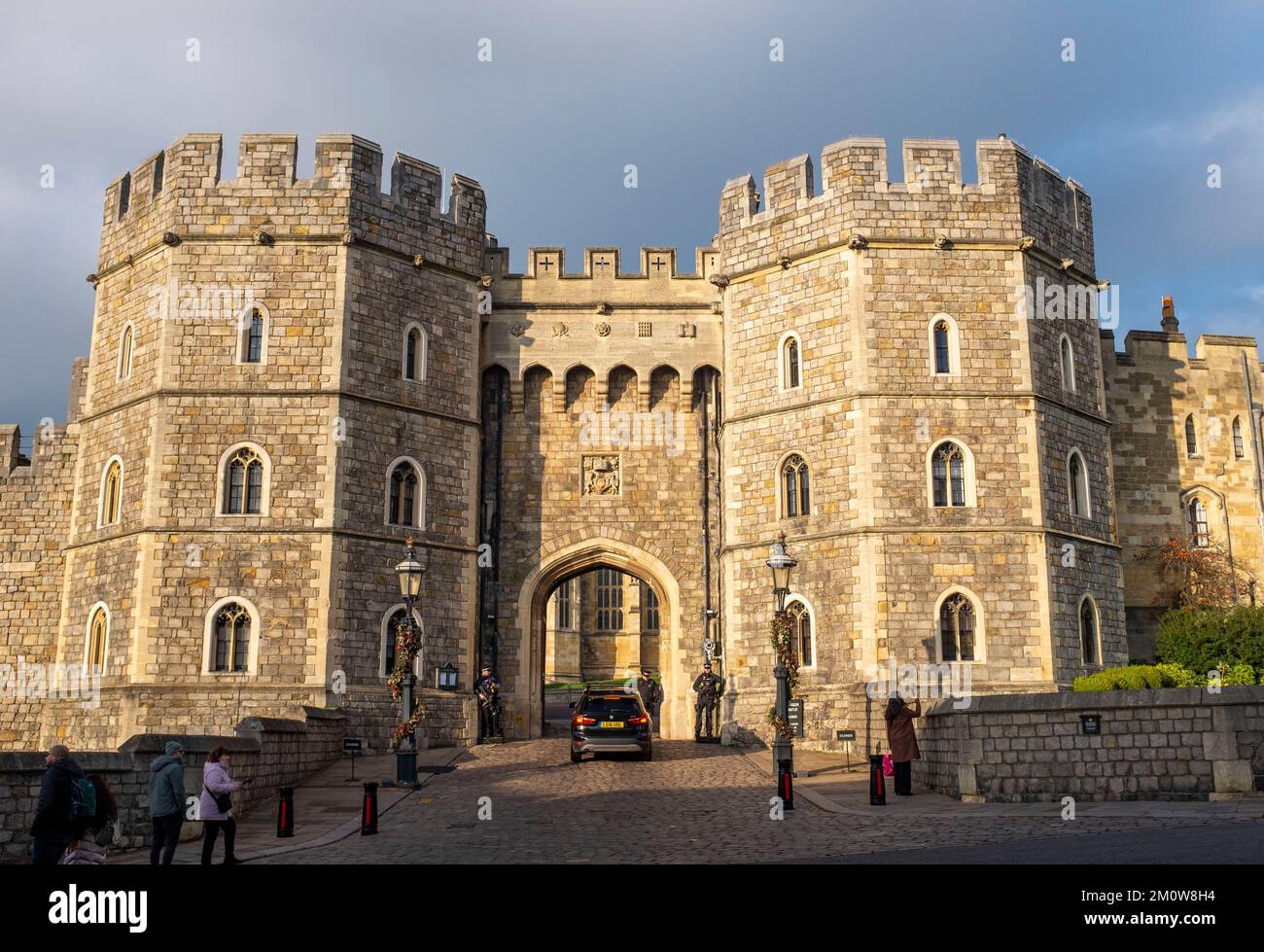 Windsor castle police hi-res stock photography and images - Alamy