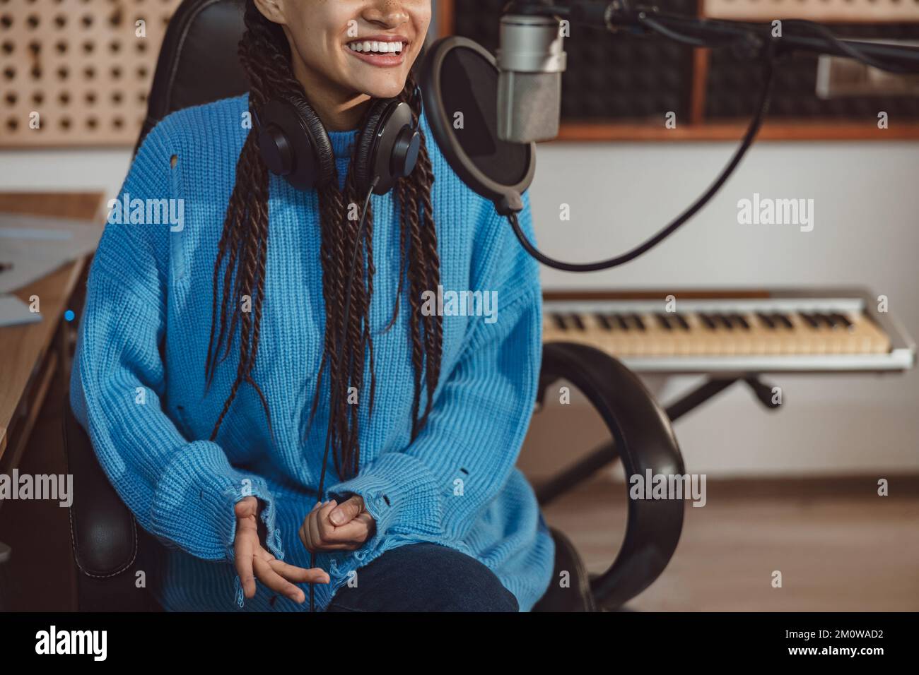 Anchorwoman with beautiful toothy smile talking into microphone in the ...