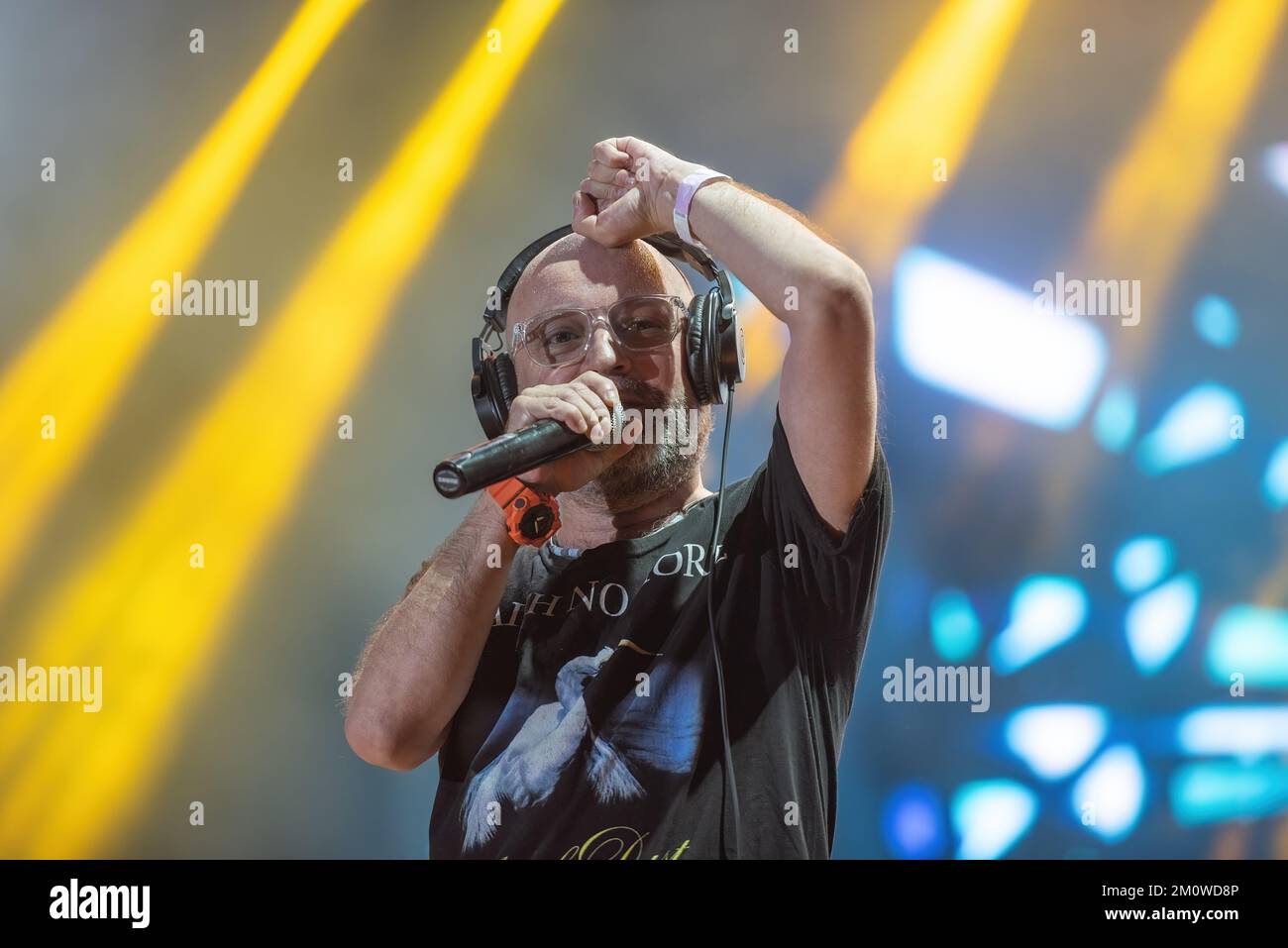 Galati, Romania - September 17, 2022: Artist Dan Amariei from Omul cu ...