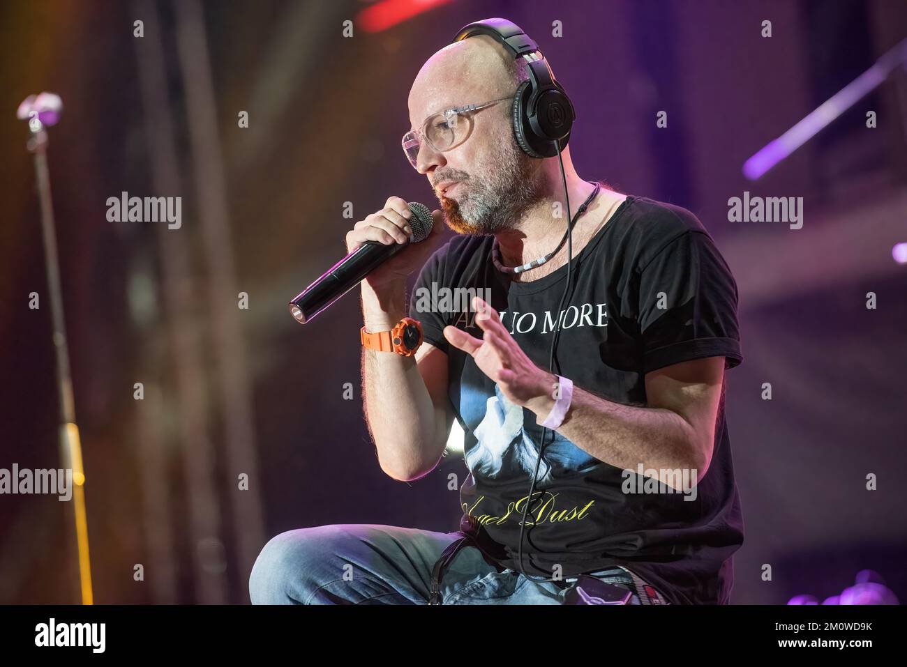 Galati, Romania - September 17, 2022: Artist Dan Amariei from Omul cu ...