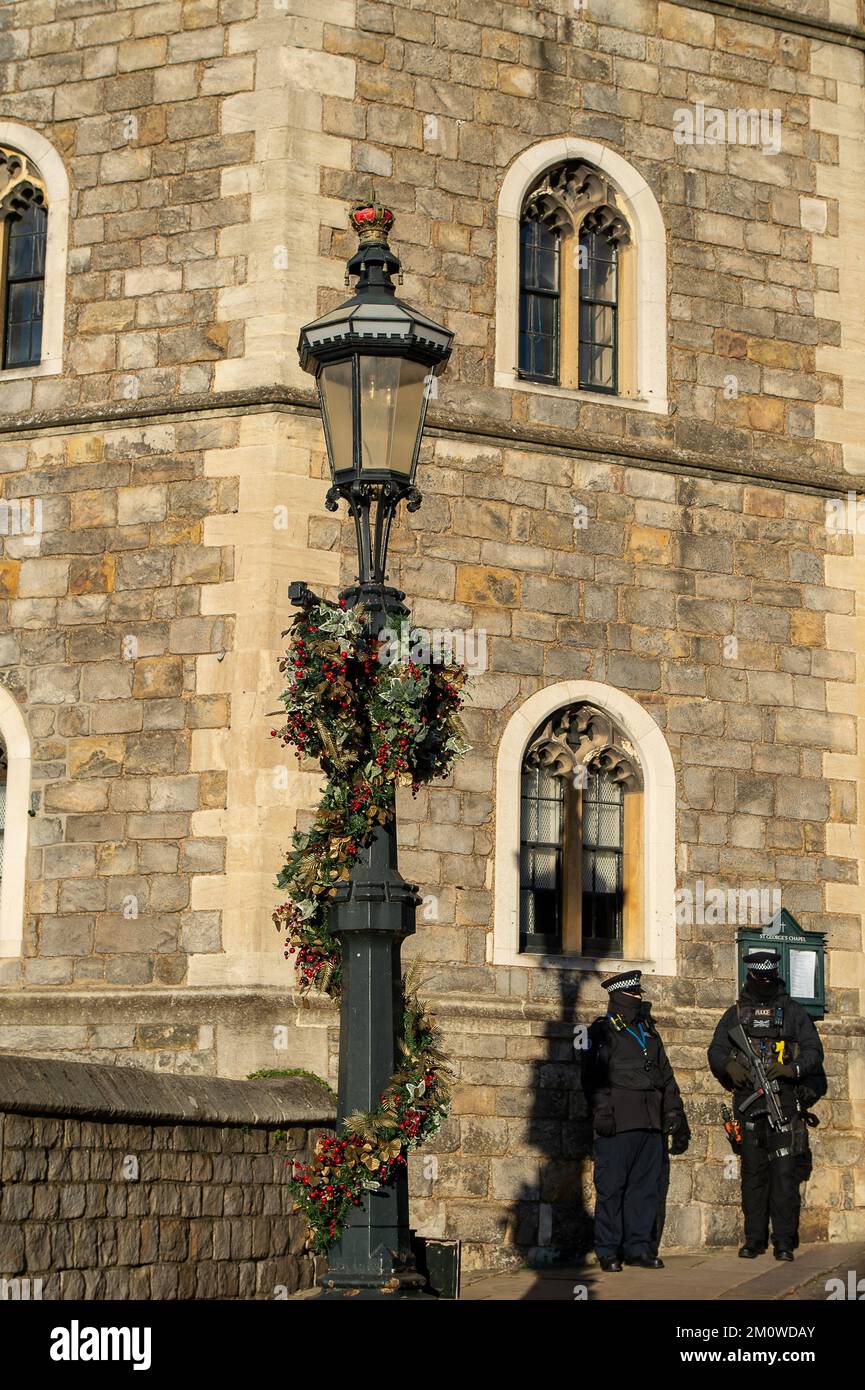Windsor, Berkshire, UK. 8th December, 2022. Christmas decorations ...