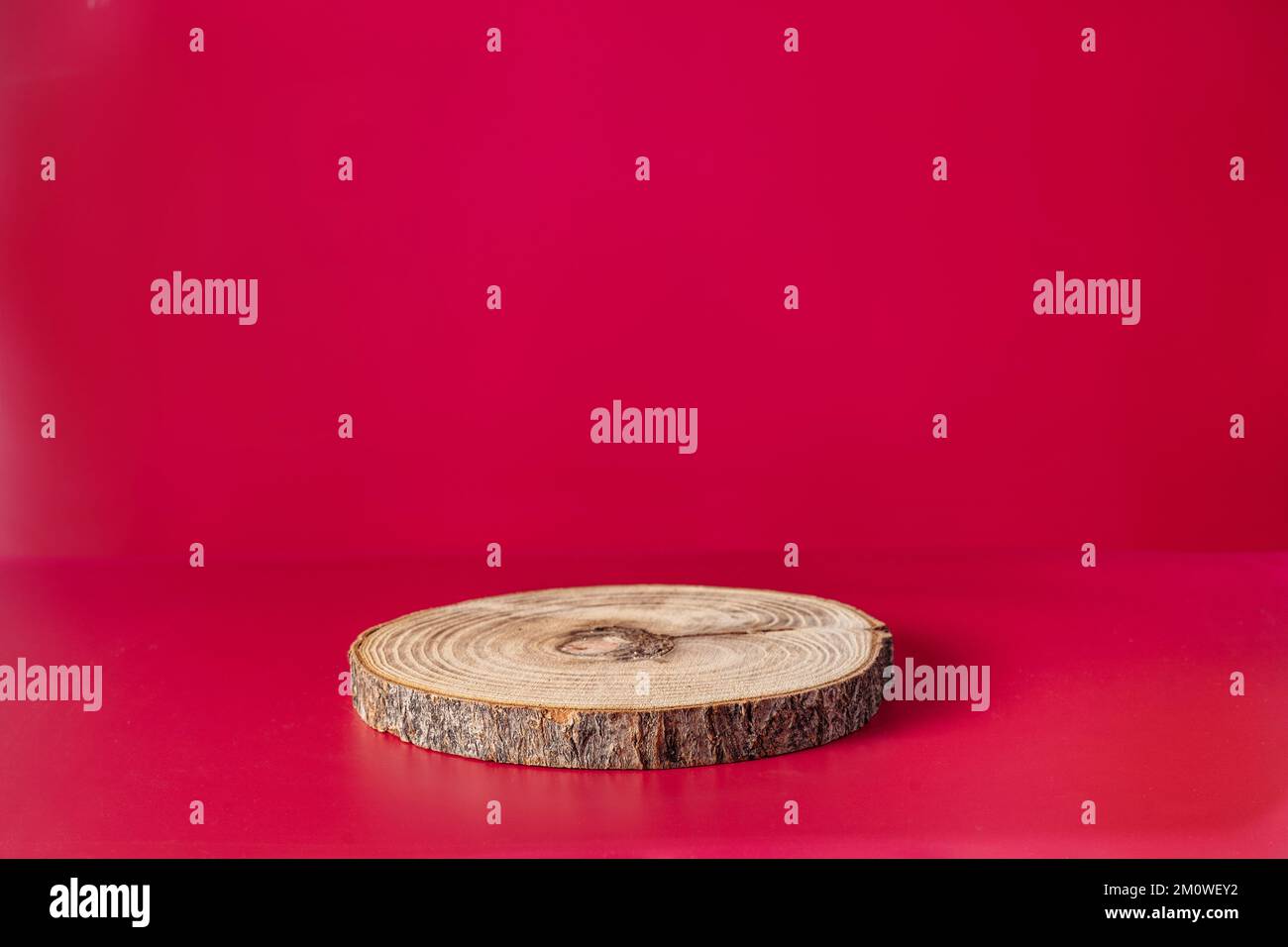 Wood podium saw cut of tree on vivid magenta background Stock Photo - Alamy