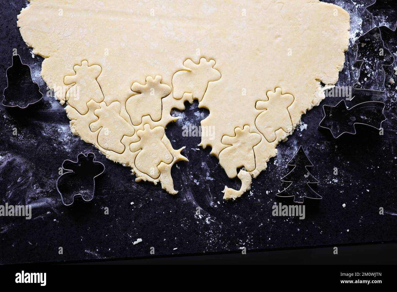 Weihnachtsekse backen, Christmas cookies baking and biscuits Stock ...