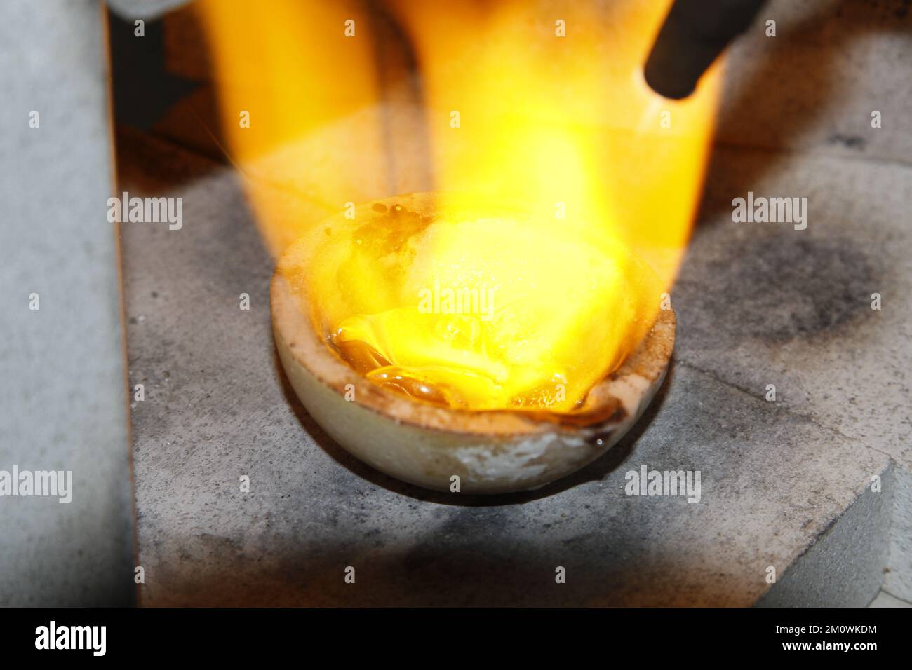 Gold casting hi-res stock photography and images - Alamy