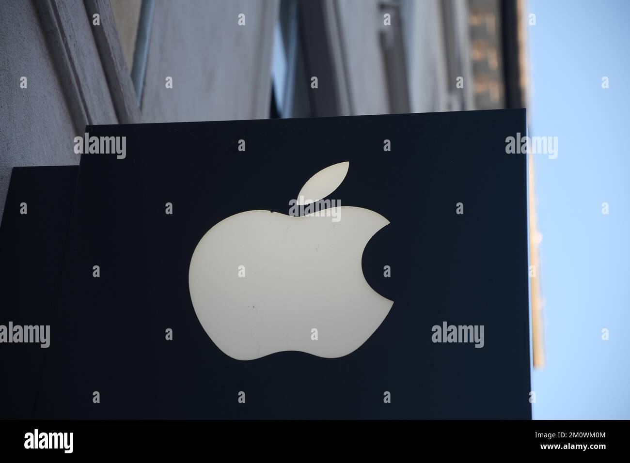 Copenhagen /Denmmark/08 December 2022/.apple iphone 1½4pro masin store ...