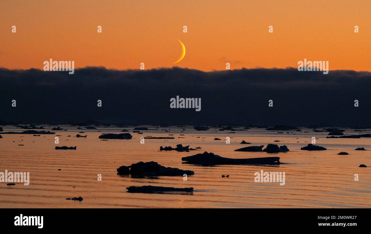 Moonrise in antarctica hi-res stock photography and images - Alamy