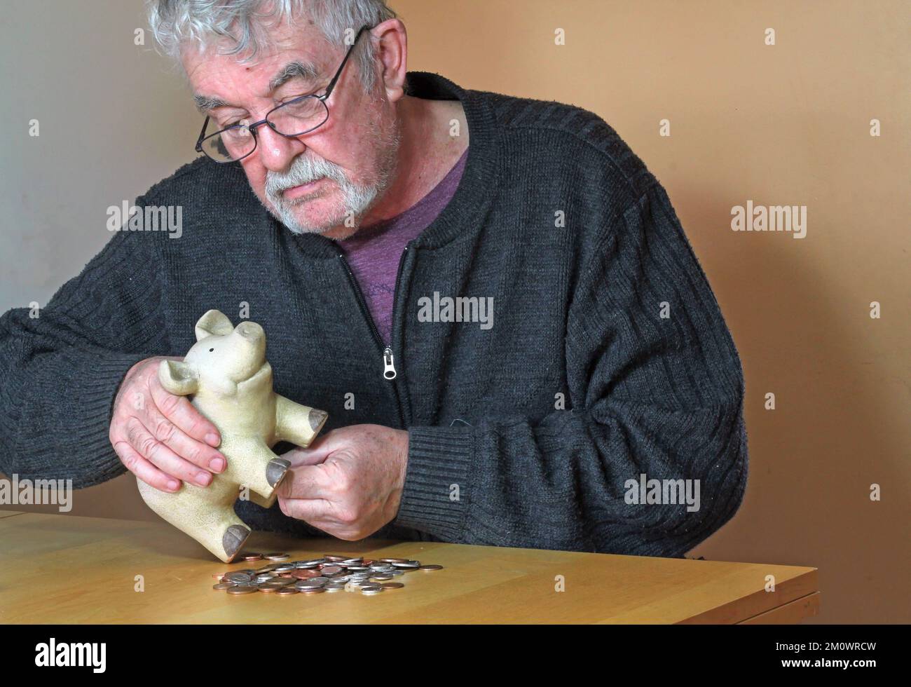 Old man counting hi-res stock photography and images - Alamy
