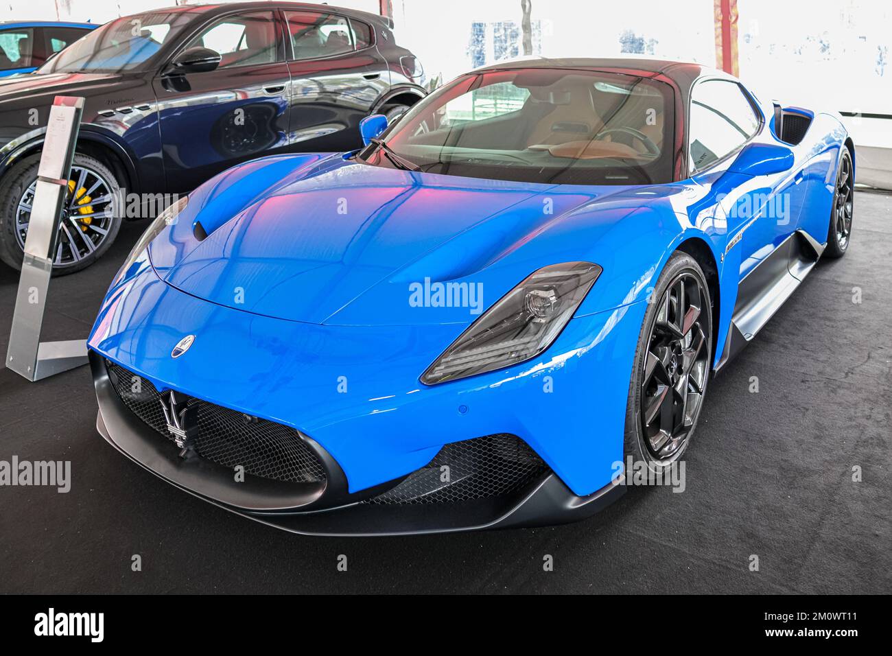 A front view of the mesmerizing Maseratti Gran Turismo blue sportscar ...