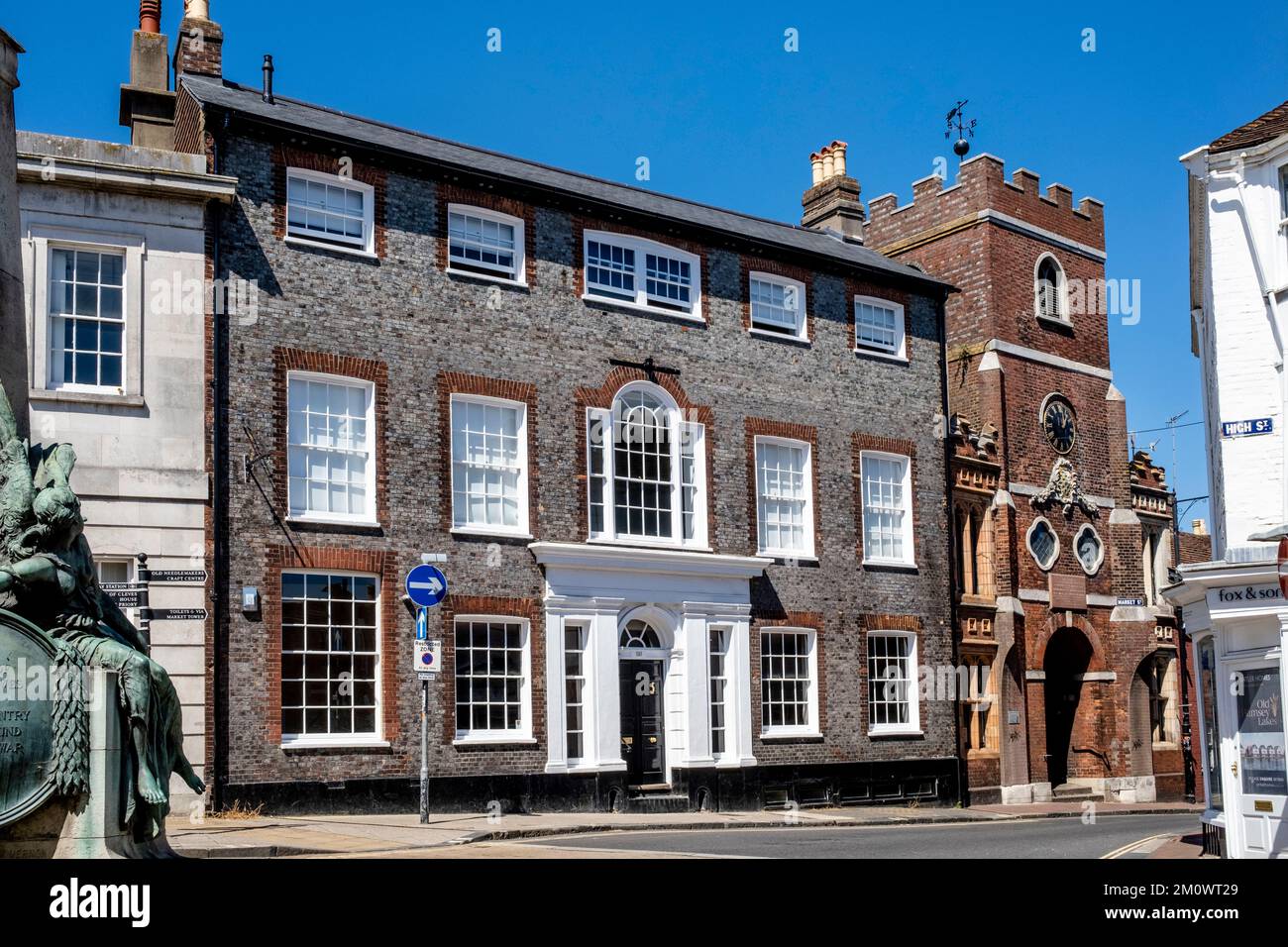 Converted flats high street hi-res stock photography and images - Alamy