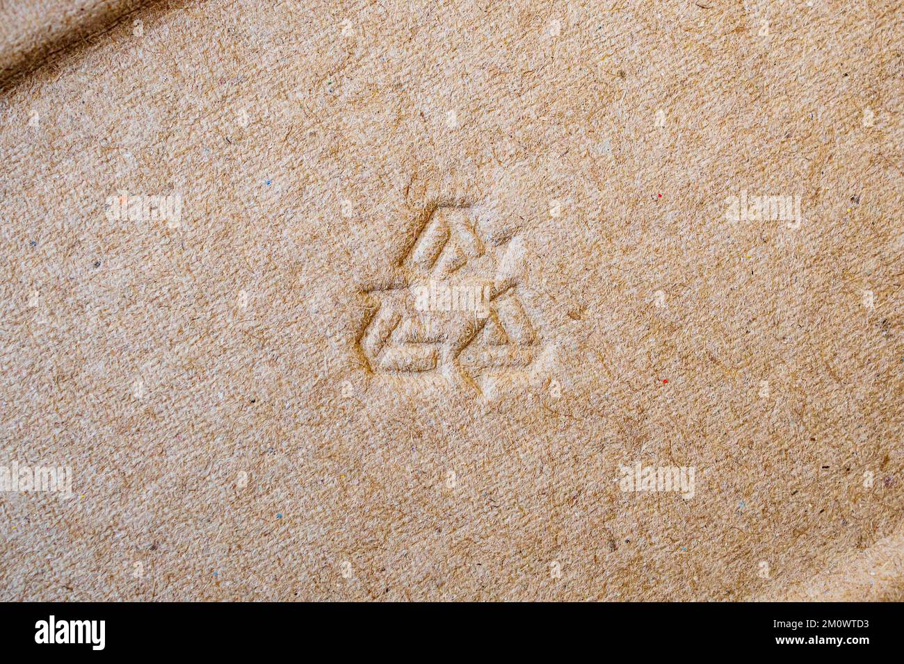 recycle sign on brown paper texture background Stock Photo - Alamy