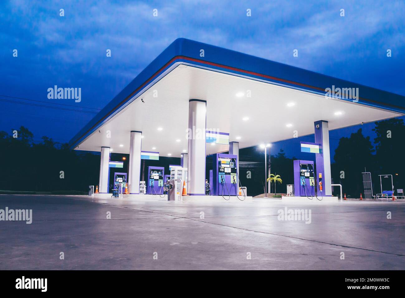 Gas station at night time Stock Photo - Alamy