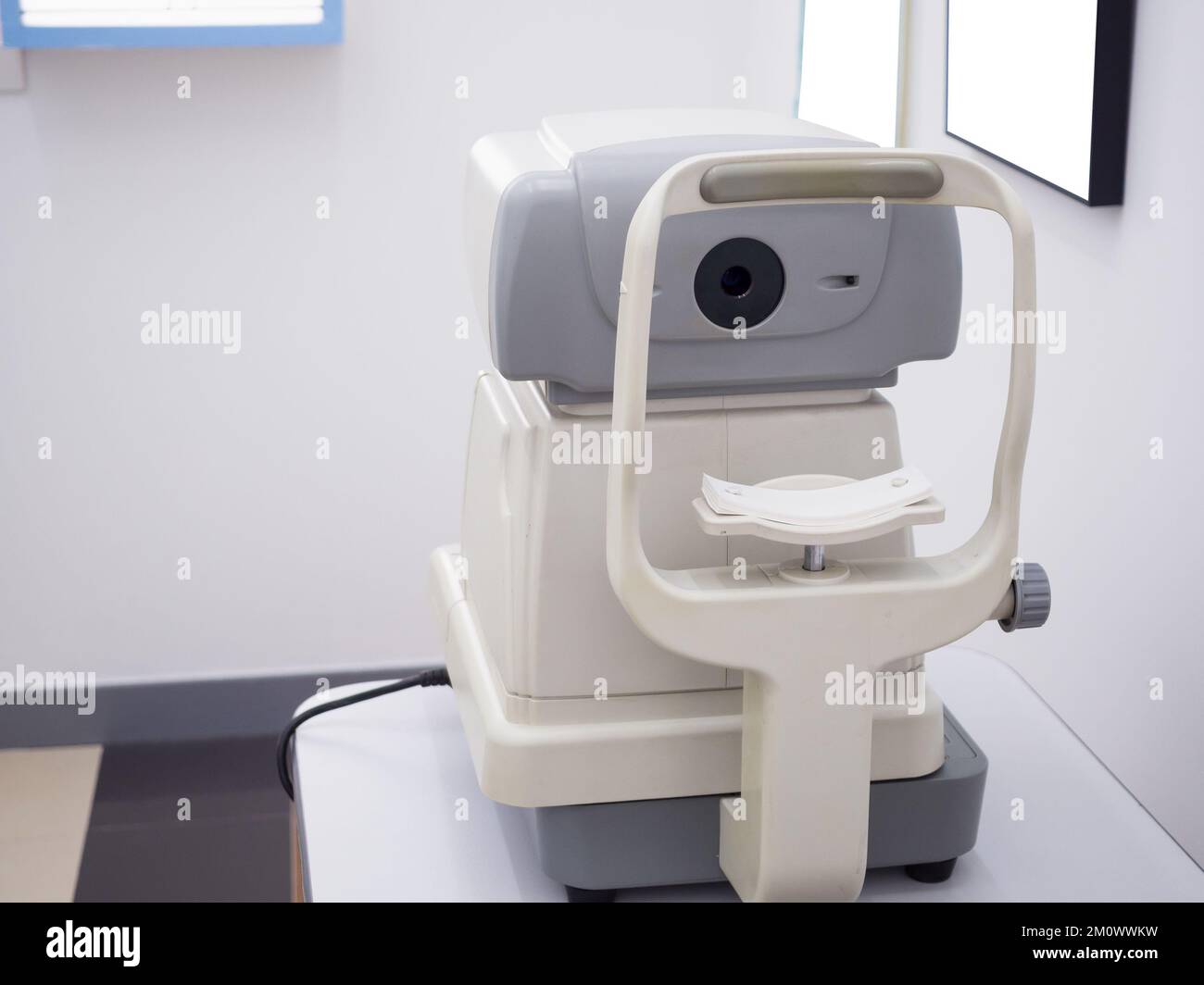 Eye test chart machine hi-res stock photography and images - Alamy
