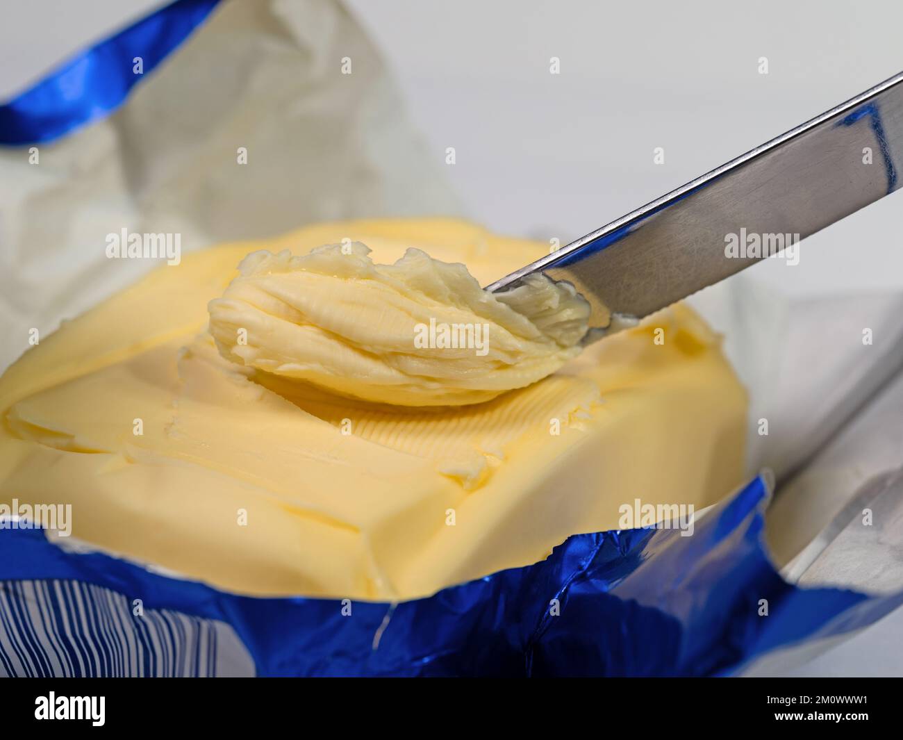 Butter and knife in a close-up Stock Photo - Alamy