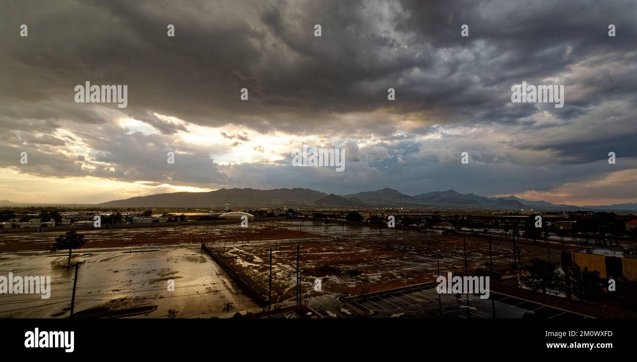Stormy urban scenery hi-res stock photography and images - Alamy
