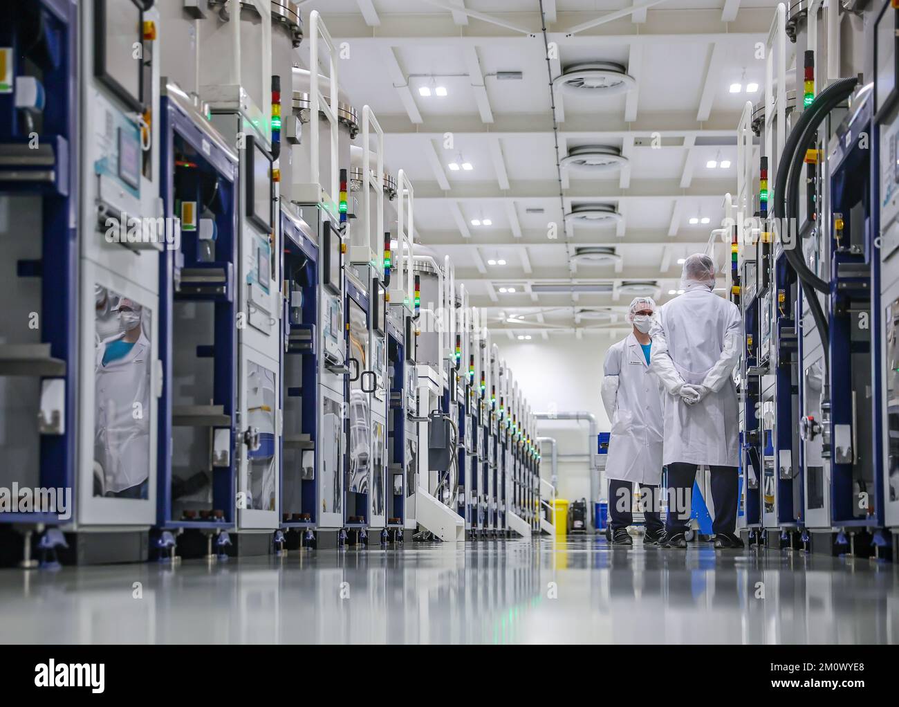 Gallium arsenide wafers hi-res stock photography and images - Alamy