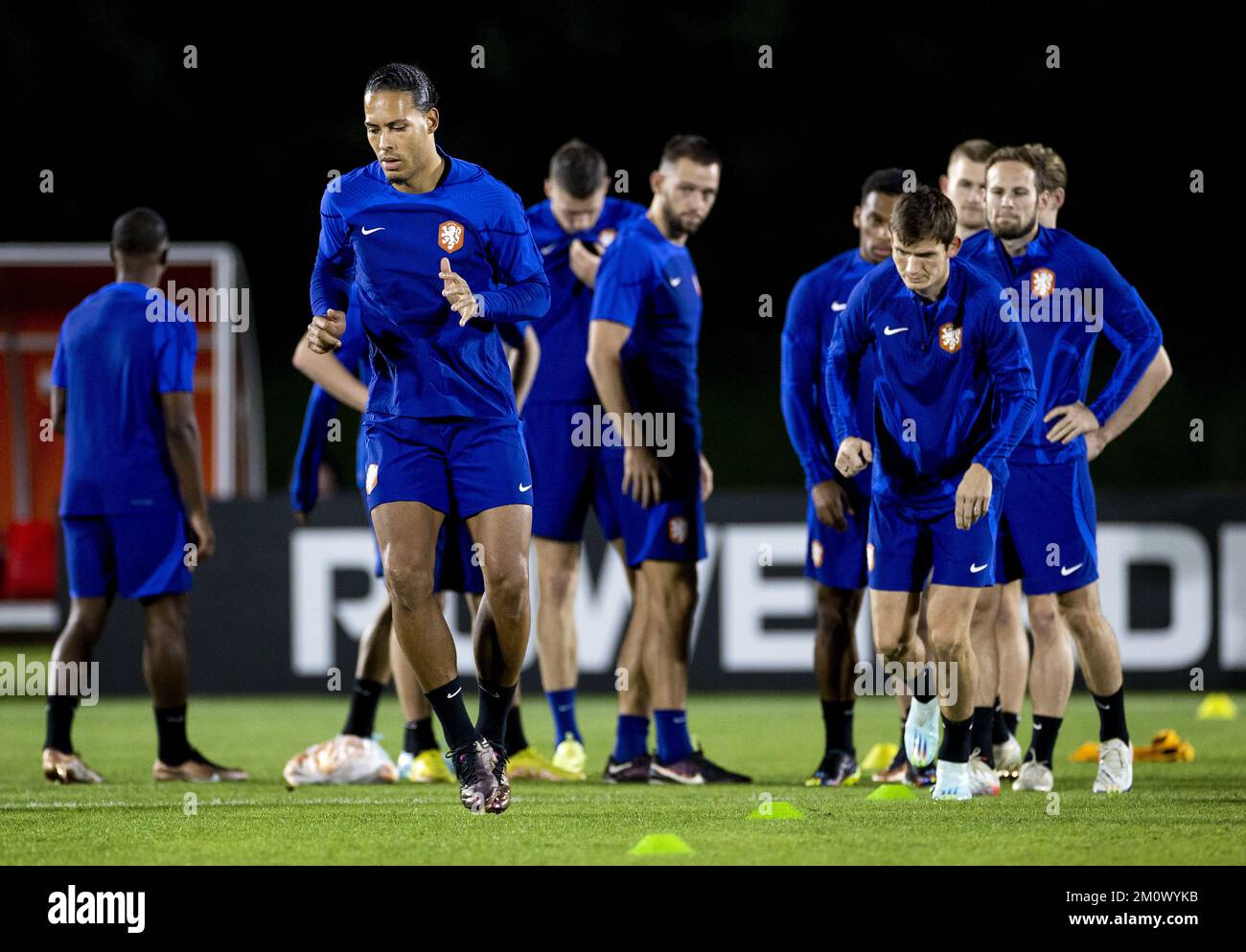 DOHA - Virgil van Dijk of Holland, Stefan de Vrij of Holland, Jurrien ...