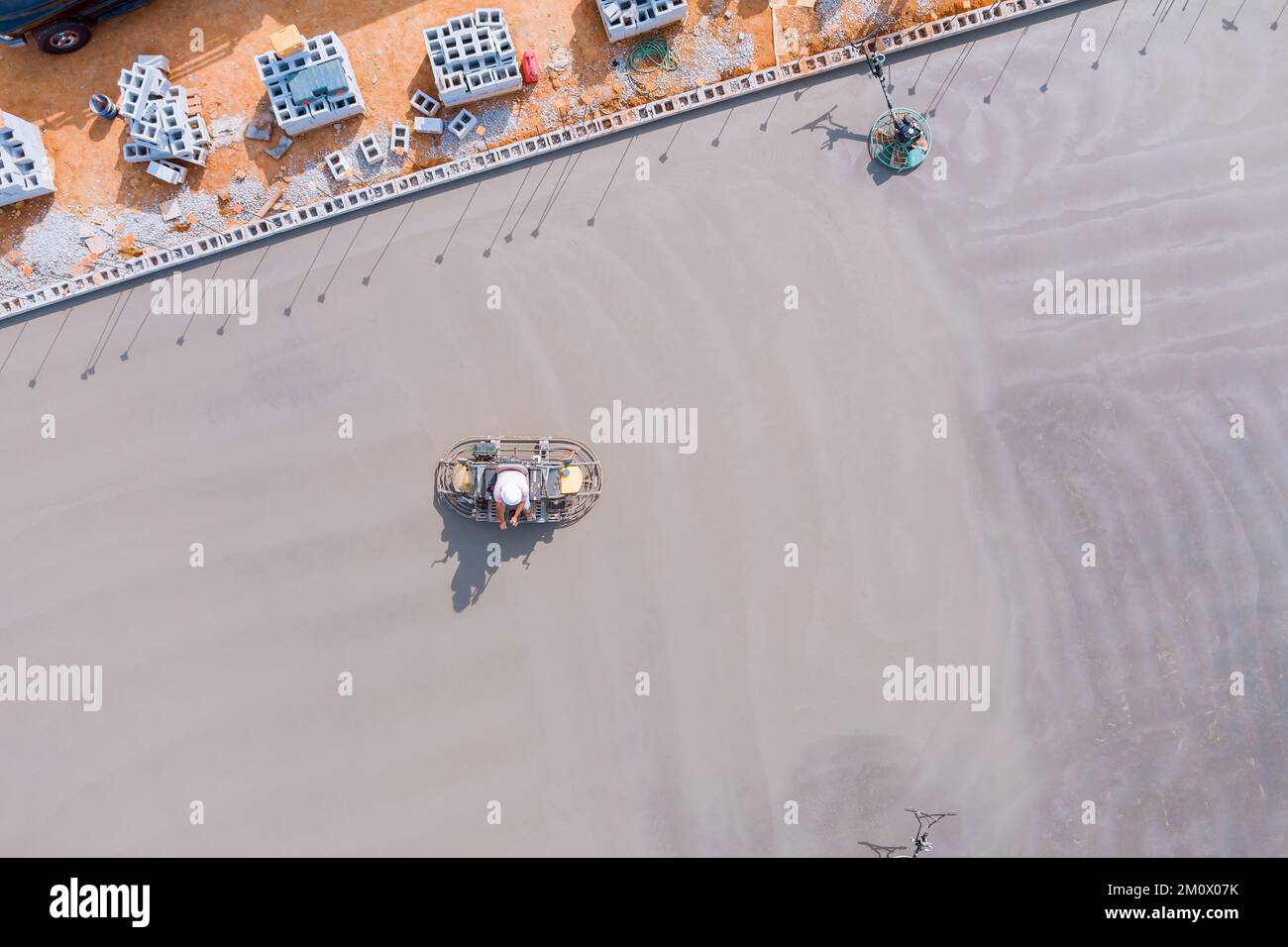 Process polishing and leveling cement screed mortar floors on ...