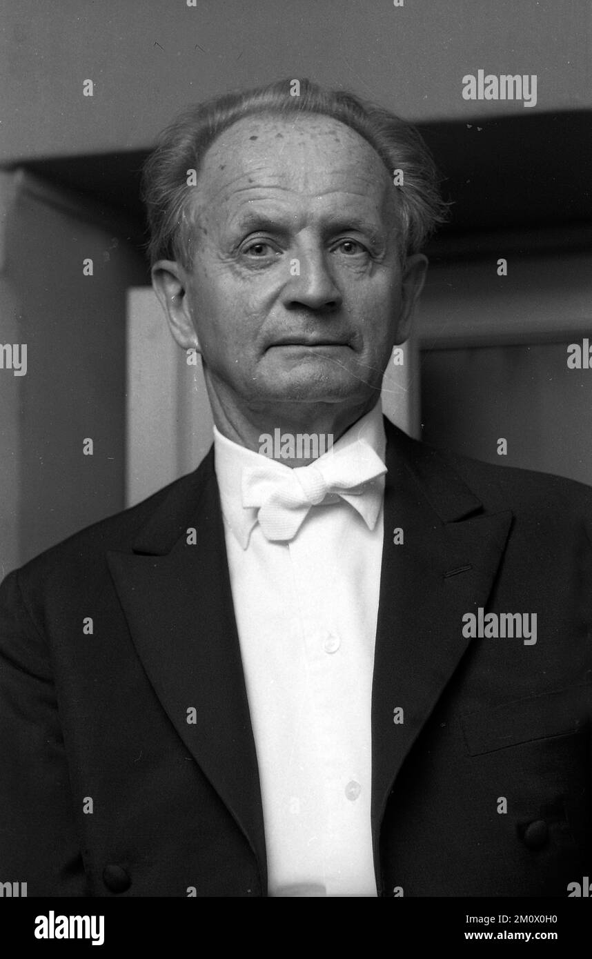 Wilhelm Kempff, German classical pianist, before a performance at the ...