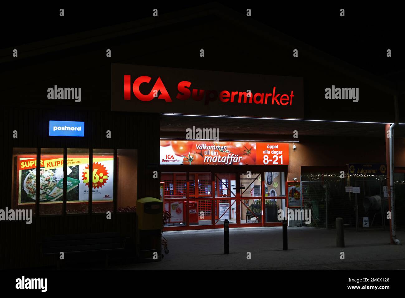 A Ica grocery store Stock Photo - Alamy