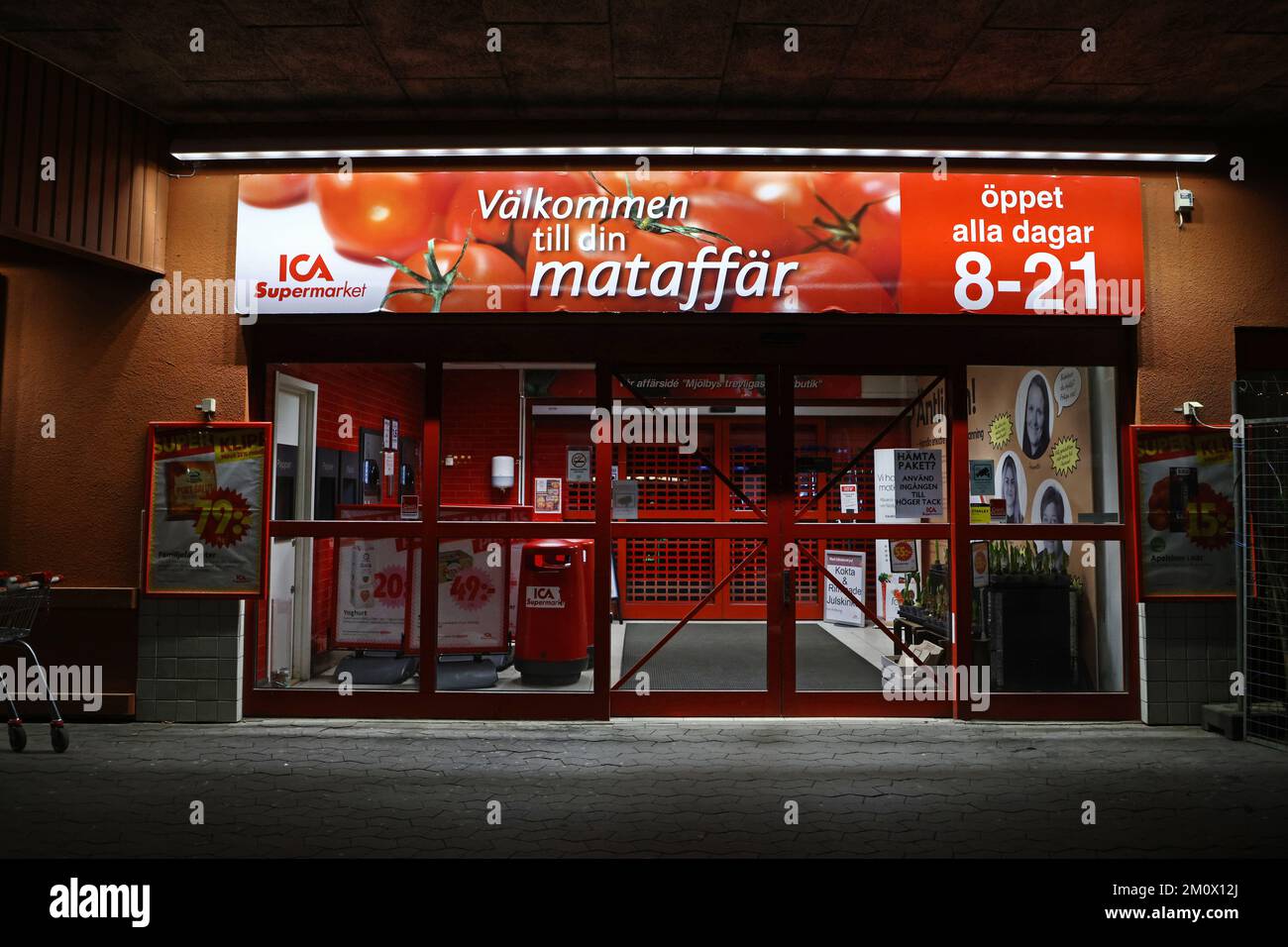 A Ica grocery store Stock Photo - Alamy