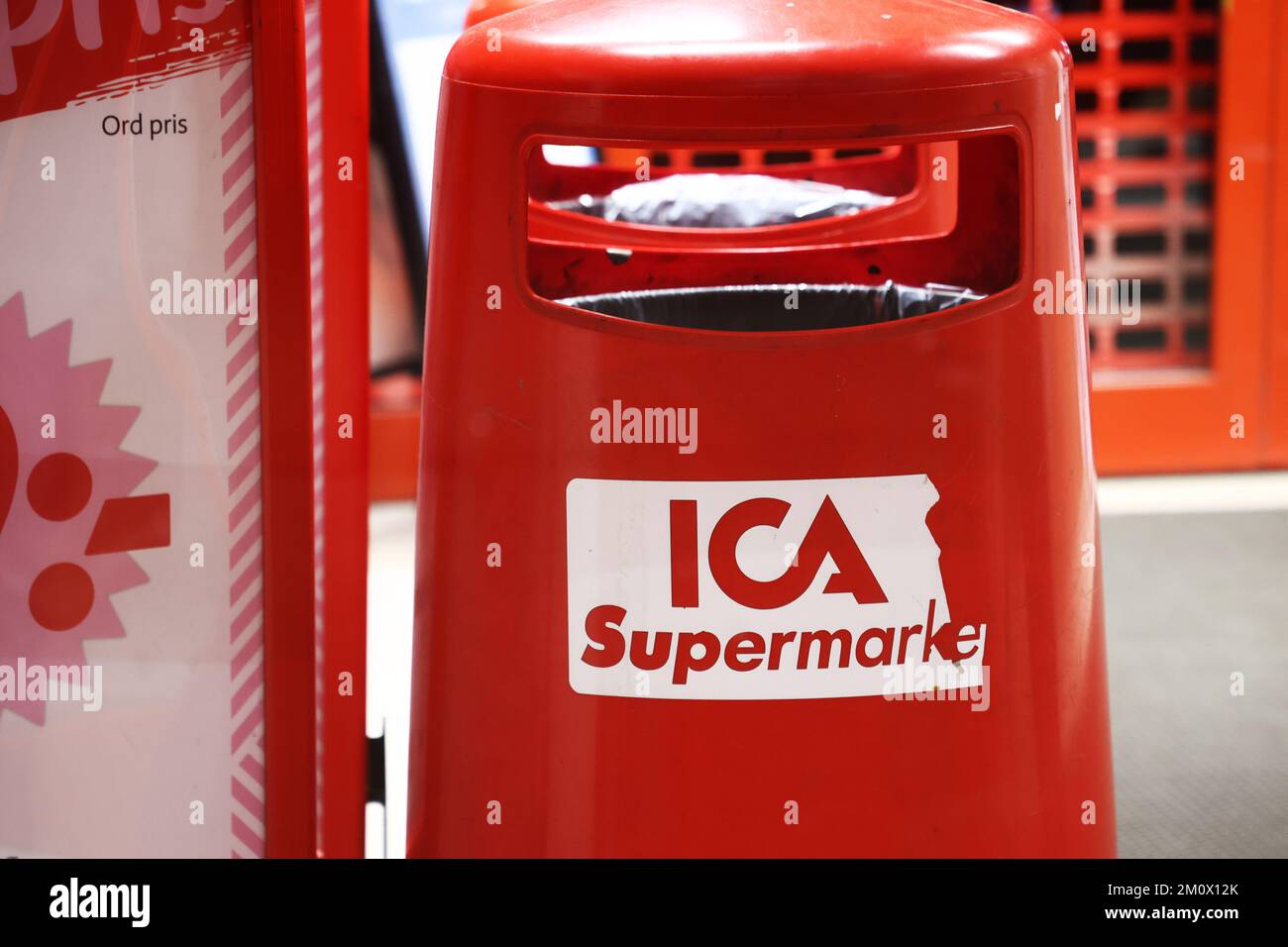 A Ica grocery store Stock Photo - Alamy