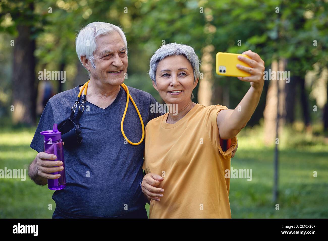 Senior tech users hi-res stock photography and images - Alamy
