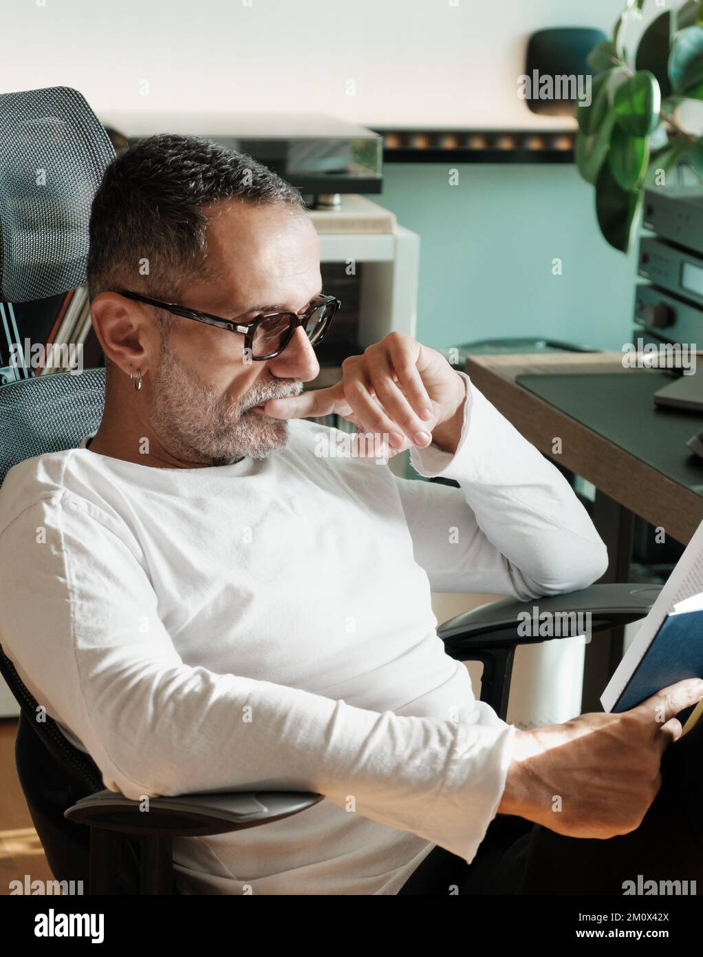 Stylish man, at home lifestyle hi-res stock photography and images - Alamy