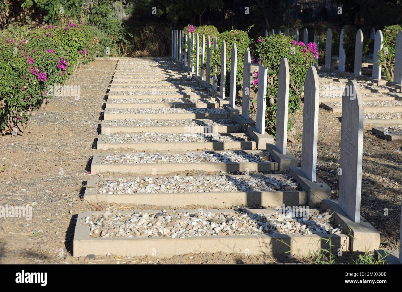 Graves of soldiers in the Italian Cemetery at Keren Stock Photo - Alamy
