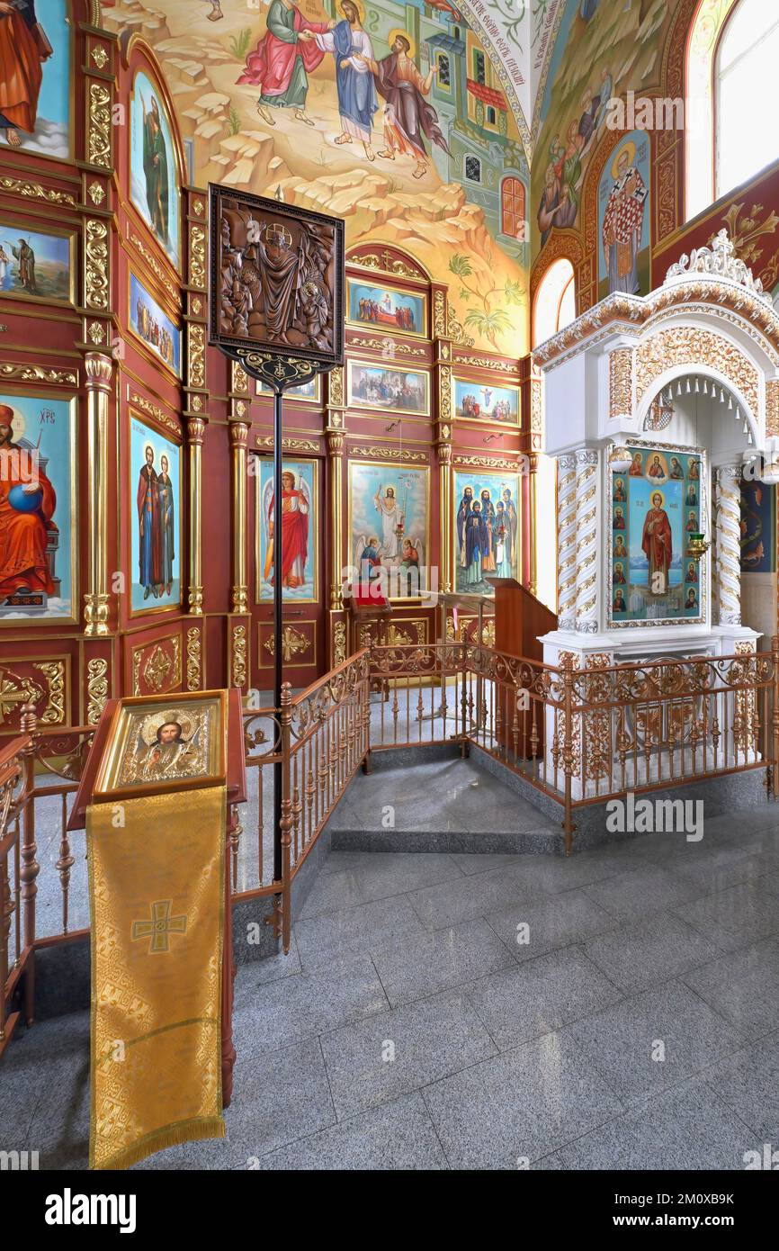 Russian Orthodox cathedral of the Holy Resurrection, Iconostasis ...