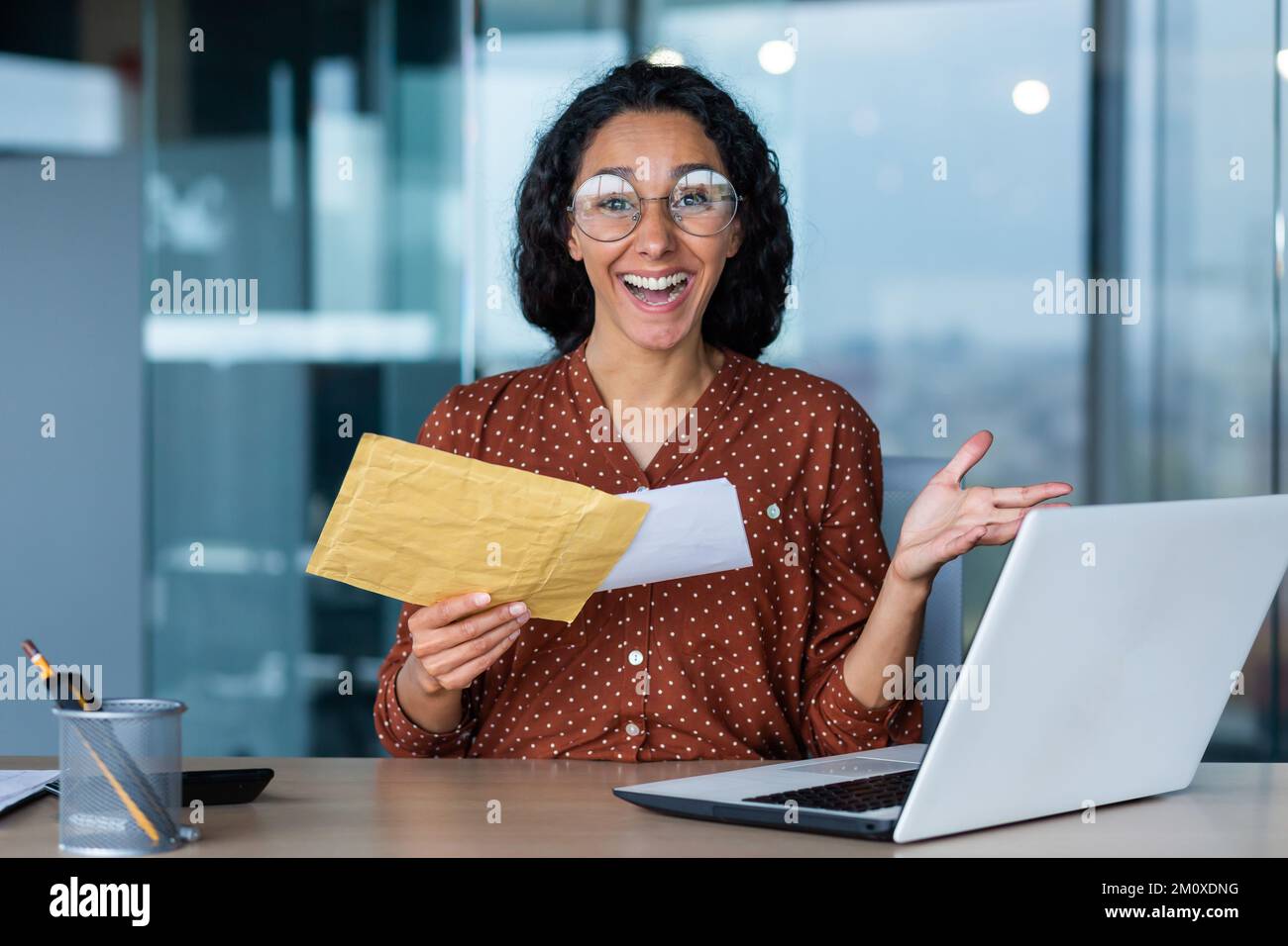 Notification scholarship hi-res stock photography and images - Alamy