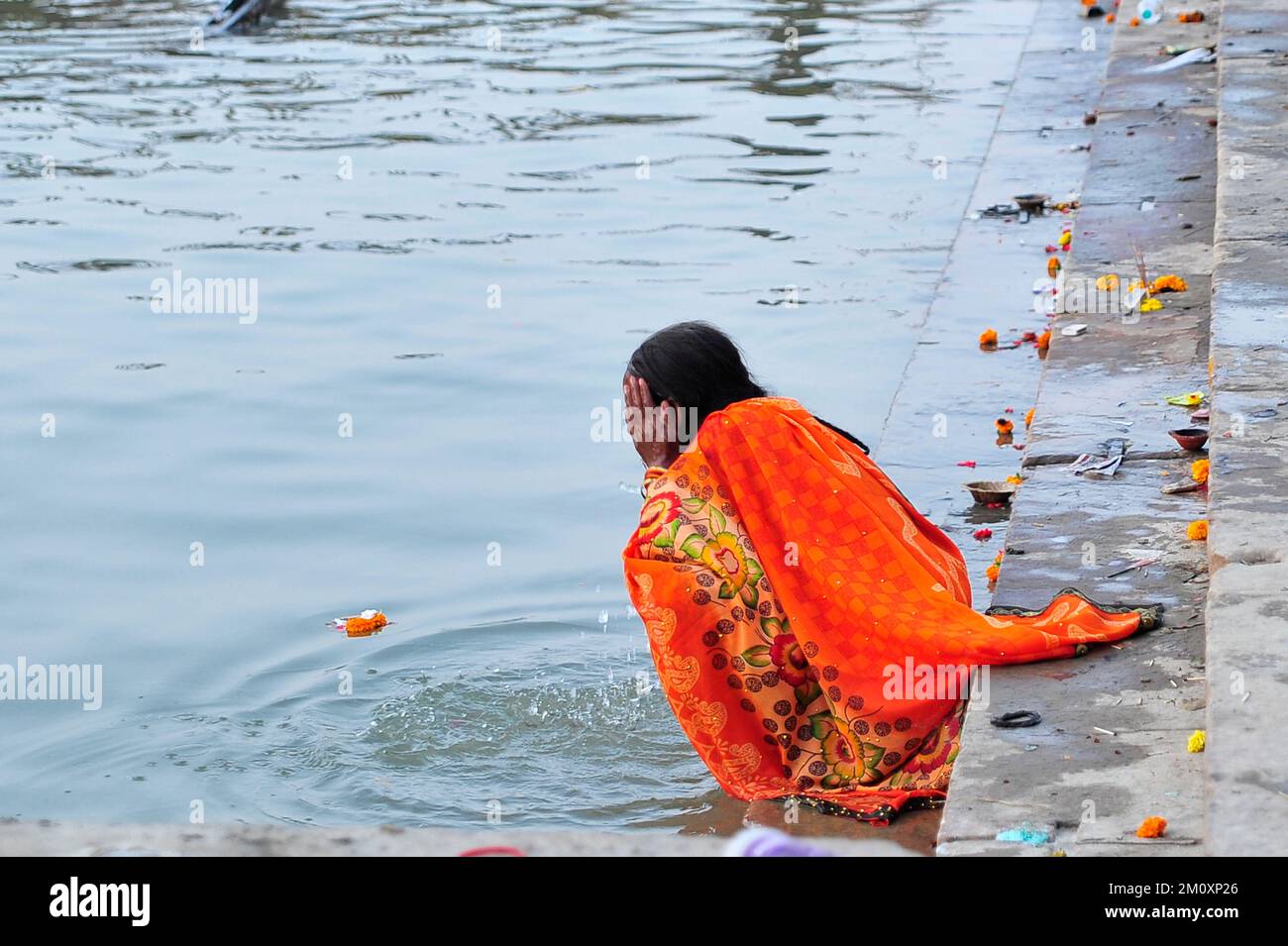 Woman Hindu pilgrim bathing and praying in Ganges river, Varanasi Stock ...