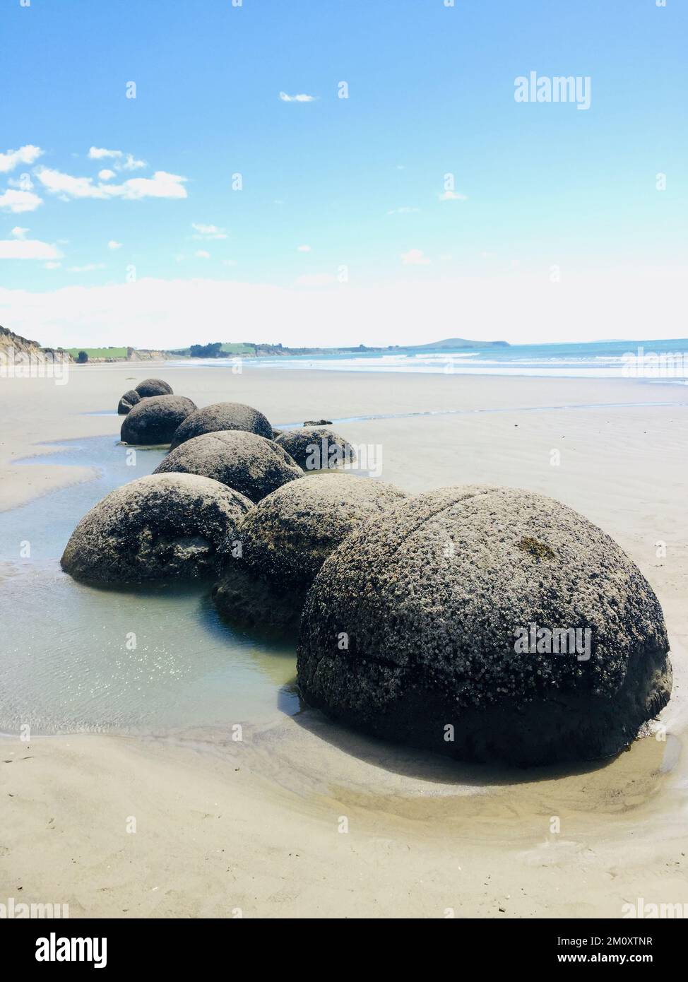 famous large boulders on beach at moeraki, New Zealand Stock Photo - Alamy